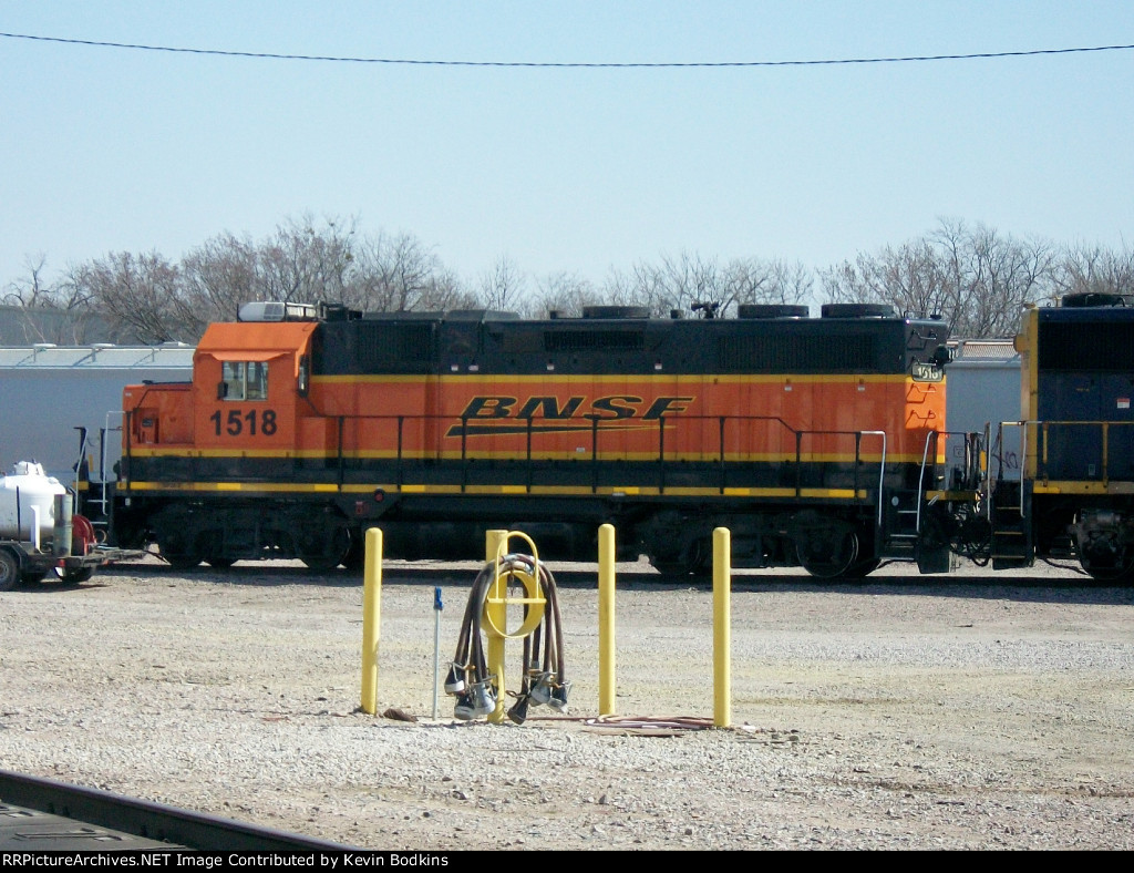 BNSF GP-28M 1518